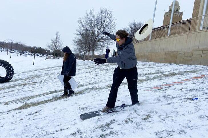 Texas deep freeze leaves millions without power, 21 dead