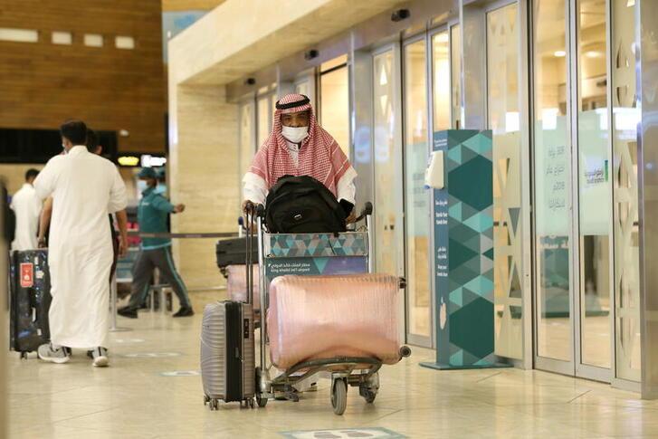 Customs declaration must for inbound travelers in Saudi carrying ...