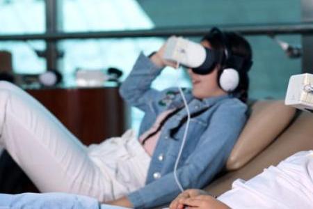 Emirates airline trials innovative headsets in its Dubai airport ...