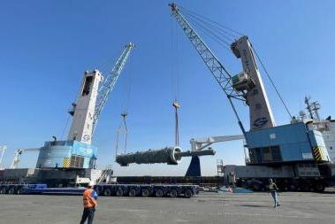 UAE based Gulftainer unloaded a 121 ton, 35m-long vacuum unit in Iraq